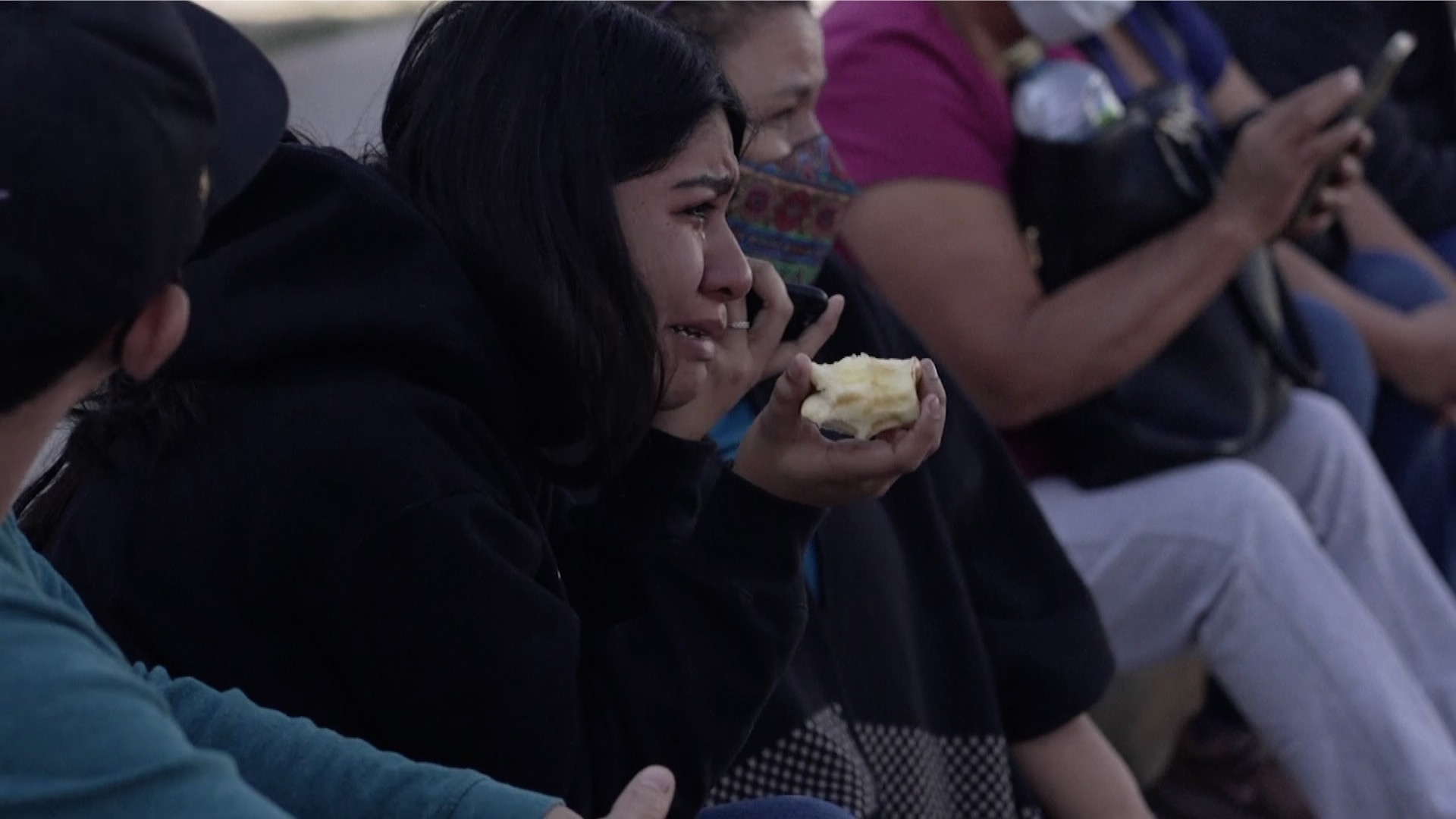 Familiares de las víctimas de la brutal trifulca en un partido de ...