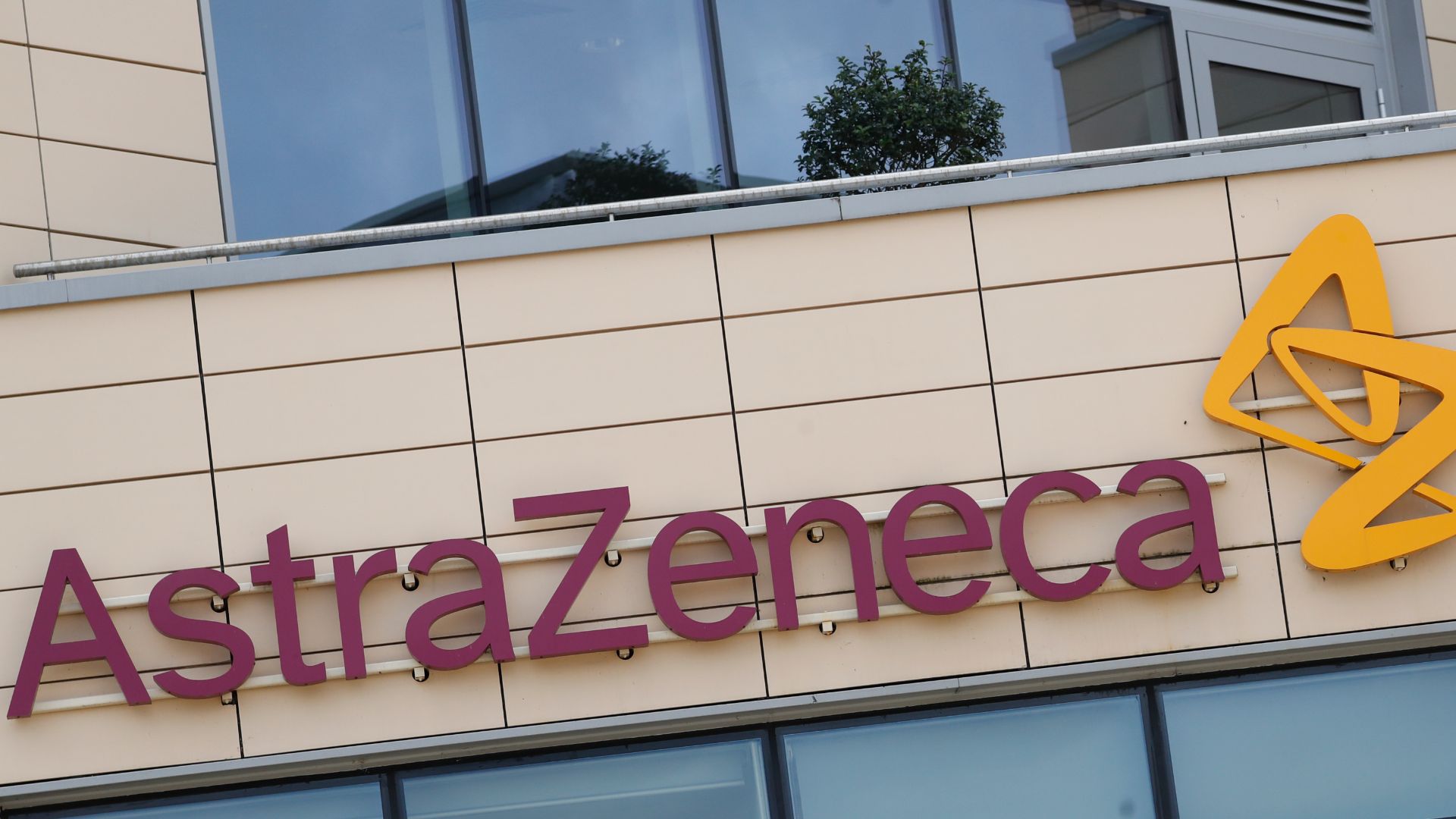 ¿Por qué la farmacéutica AstraZeneca decidió detener temporalmente las ...