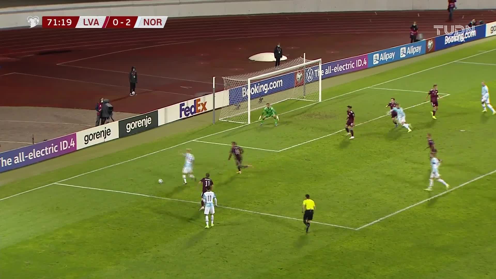 ¡TIRO ATAJADO! disparo por Erling Haaland. | Deportes UEFA Mundial ...