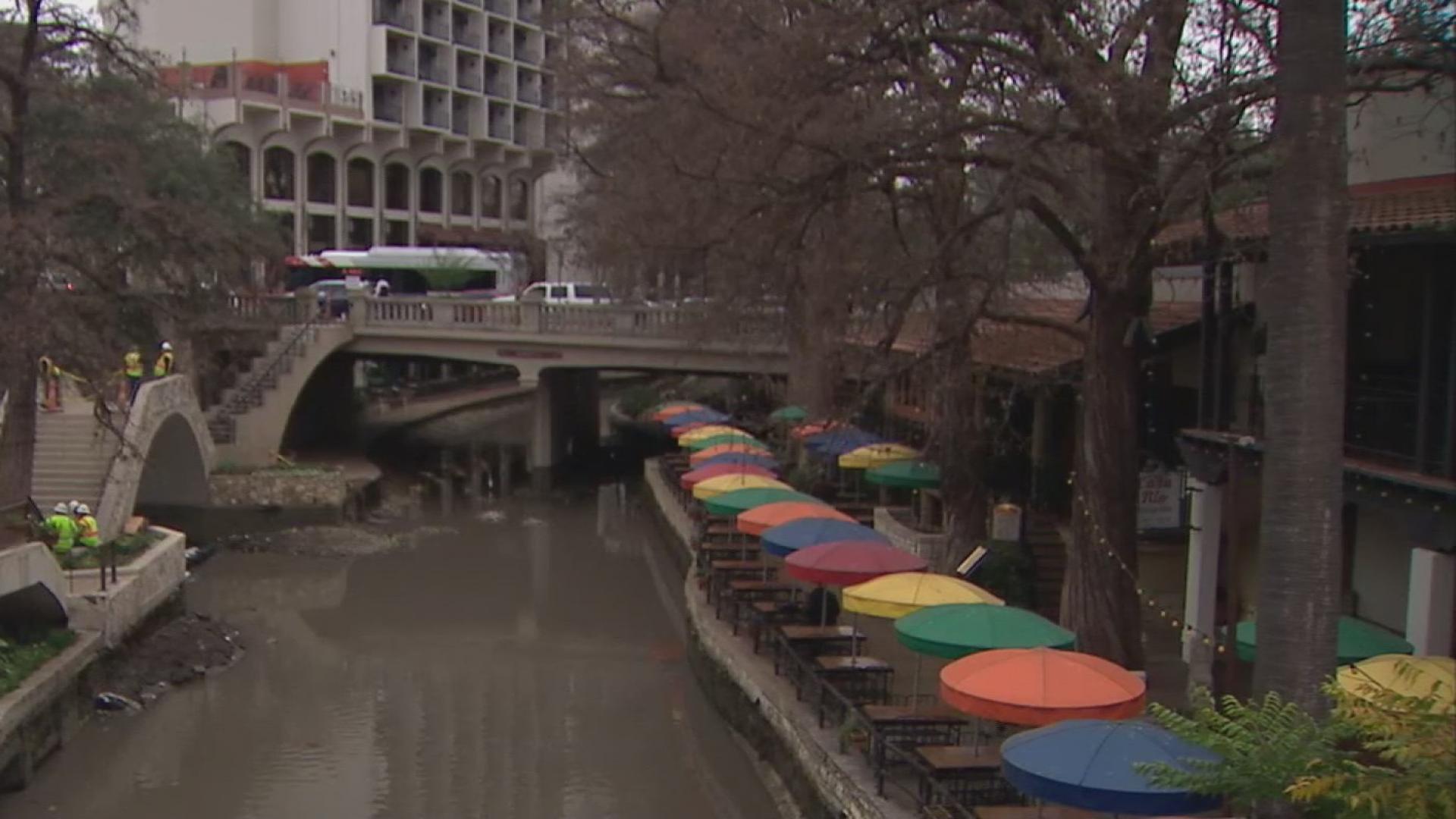 Drenan el Paseo del Río San Antonio, hallan toneladas de basura y ...