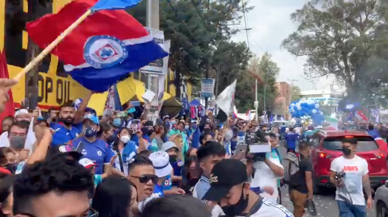 Fotos e imágenes: Color de la afición previo a Cruz Azul contra Santos ...