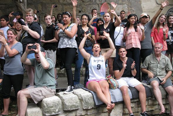 Photos: Spurs Championship Parade 2014 Barges | Fotos | Univision 14 ...