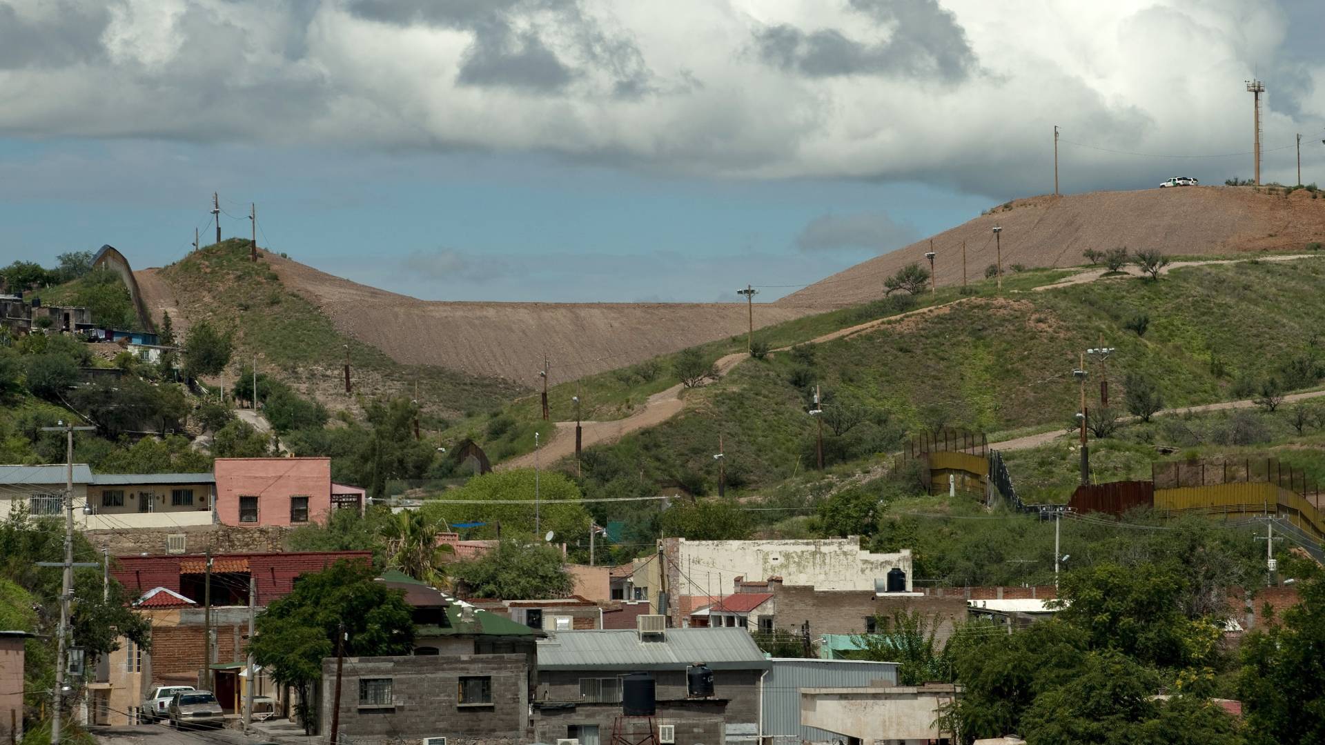 Un arresto por asesinato de marine Nicholas Douglas Quest en carretera ...