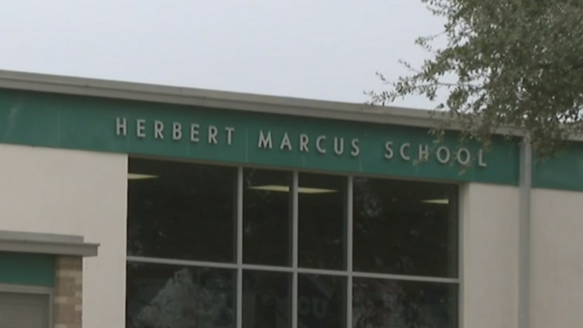 Evacúan la escuela primaria Herbert Marcus por incendio al interior de ...