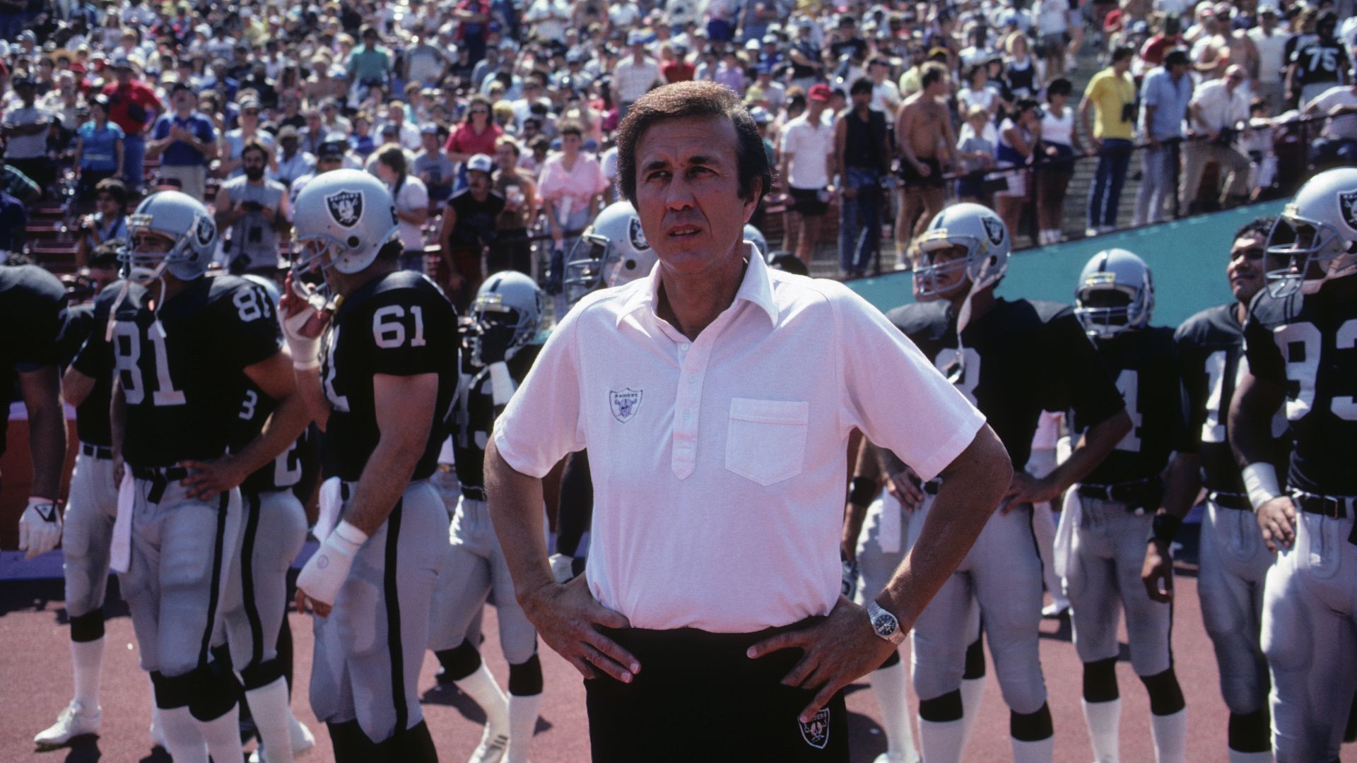 Tom Flores, el primer entrenador latino en el Salón de la Fama de la ...