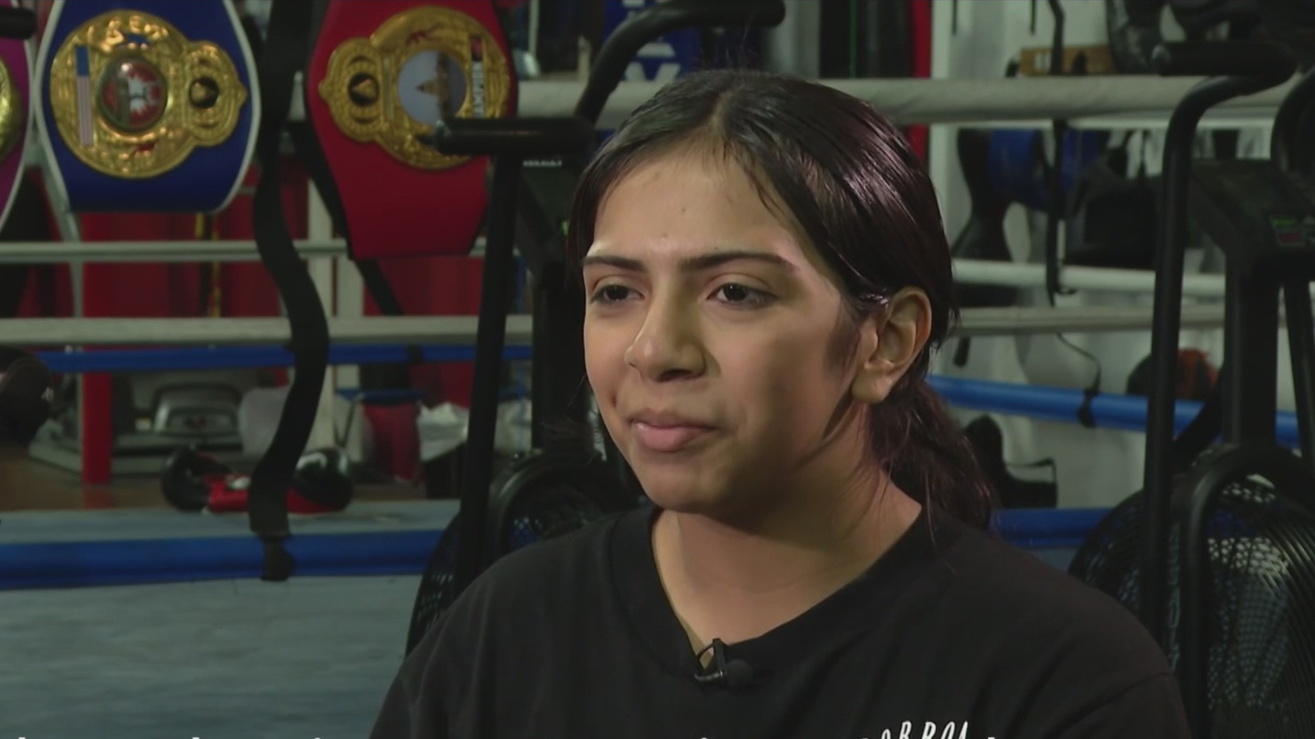 Esta joven sueña con ser la número uno del boxeo en California, así se ...