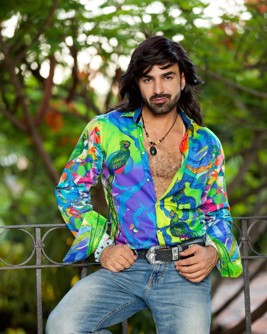 Albertano deja con la boca abierta con diminuto traje de baño y famosos ...