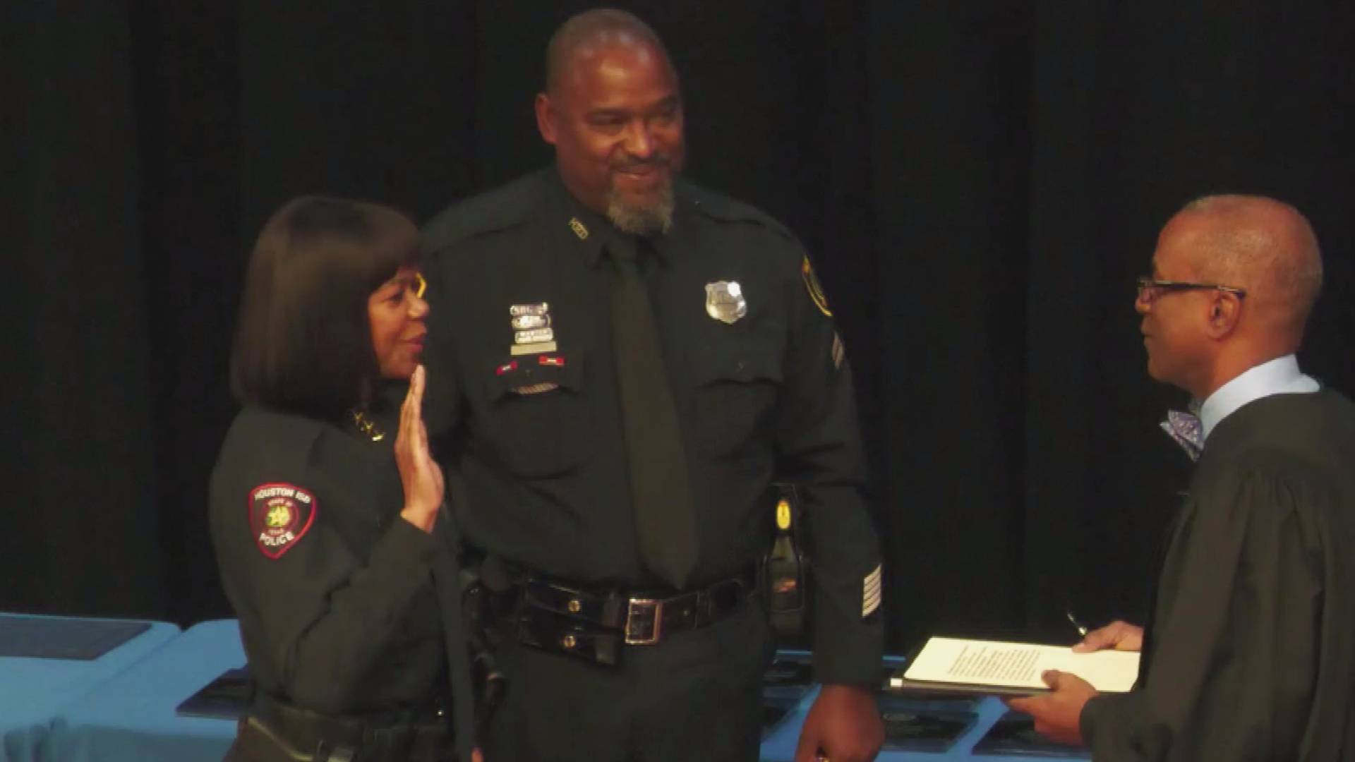 Shamara Garner es la primera mujer jefe de la policía de HISD | Video ...