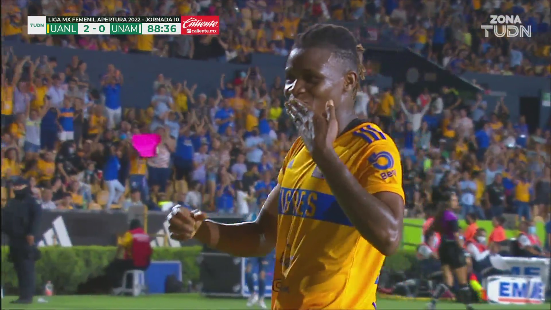 ¡No te vas a creer el ‘oso’ de Pumas! Uche hace el 2-0 de rebote | TUDN ...