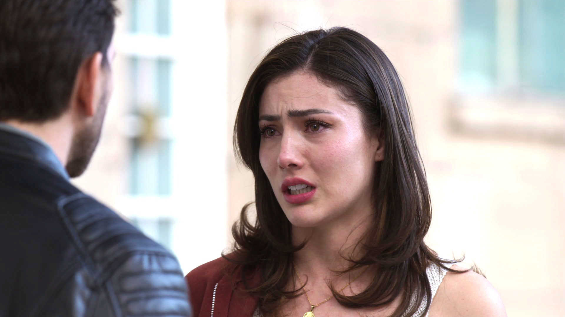 Resumen de Fugitivas capítulo 60 | Novelas Fugitivas | Univision