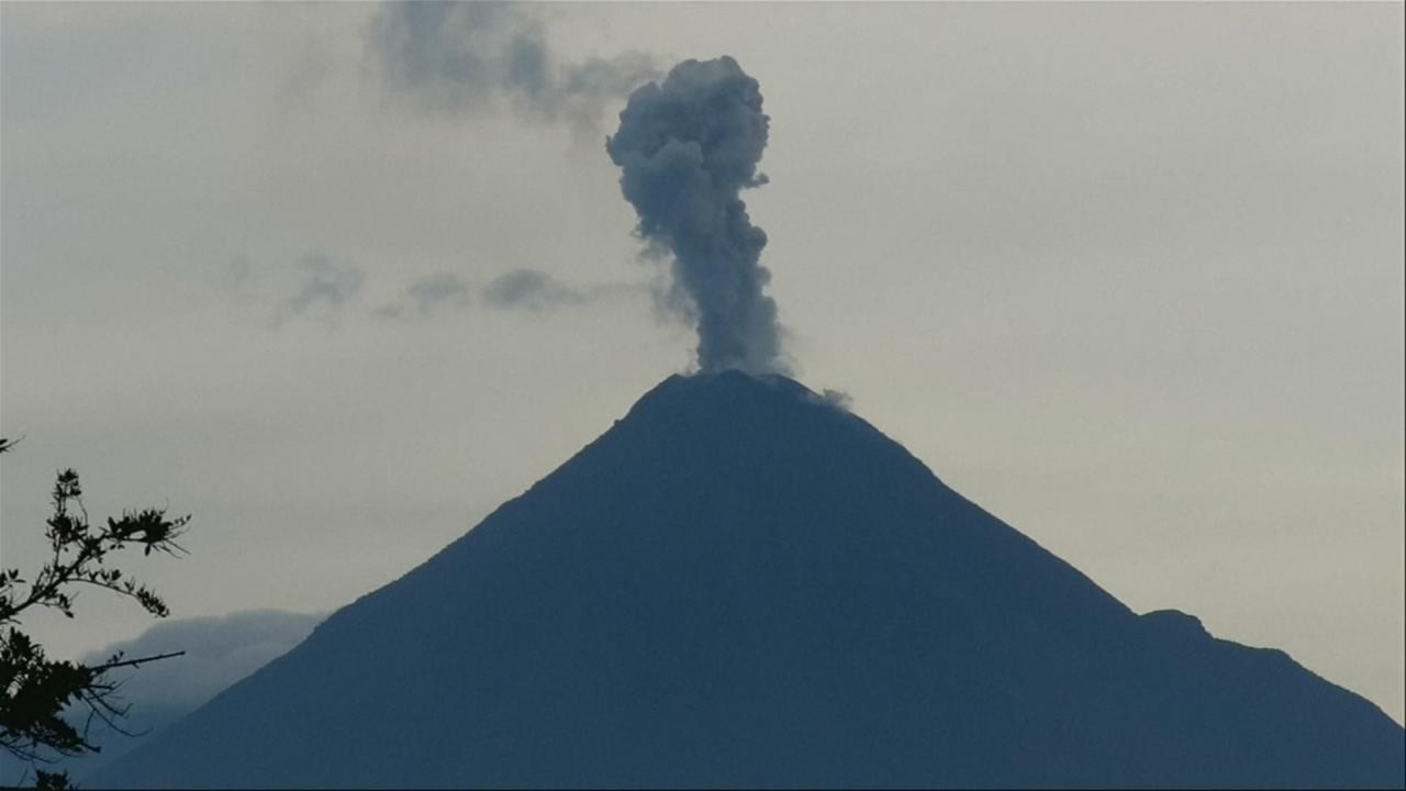 El volcán Colima reporta un nuevo ciclo de actividades en México ...