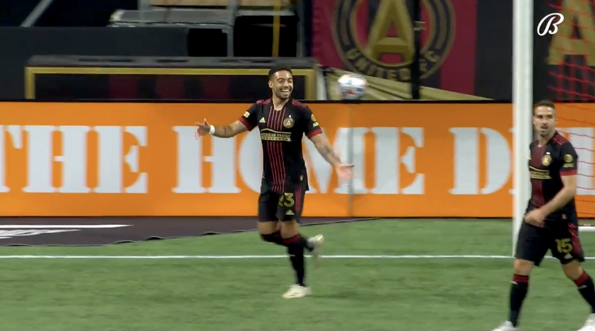 Jake Mulraney recibe un ‘regalito’ y adelanta a Atlanta United ...