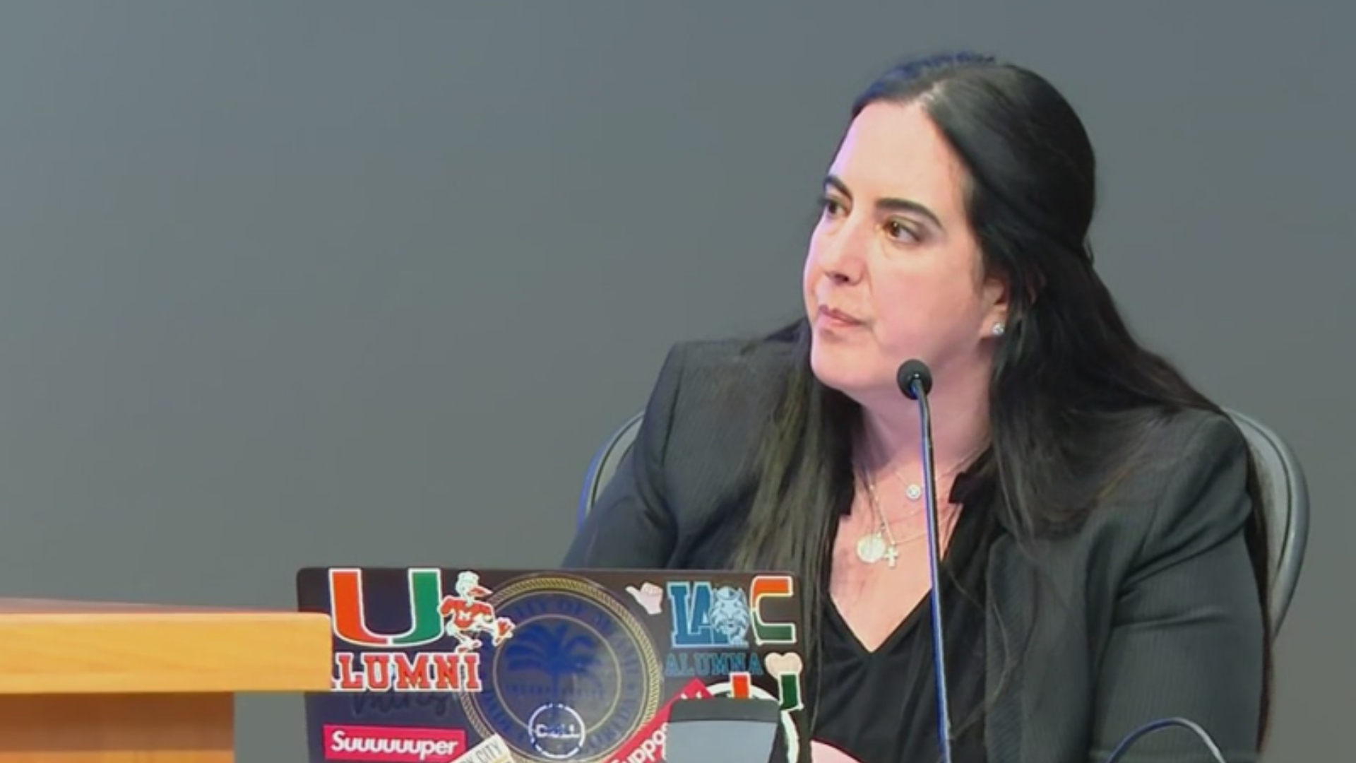 Comisión de Miami despide a la abogada de la ciudad Victoria Méndez ...