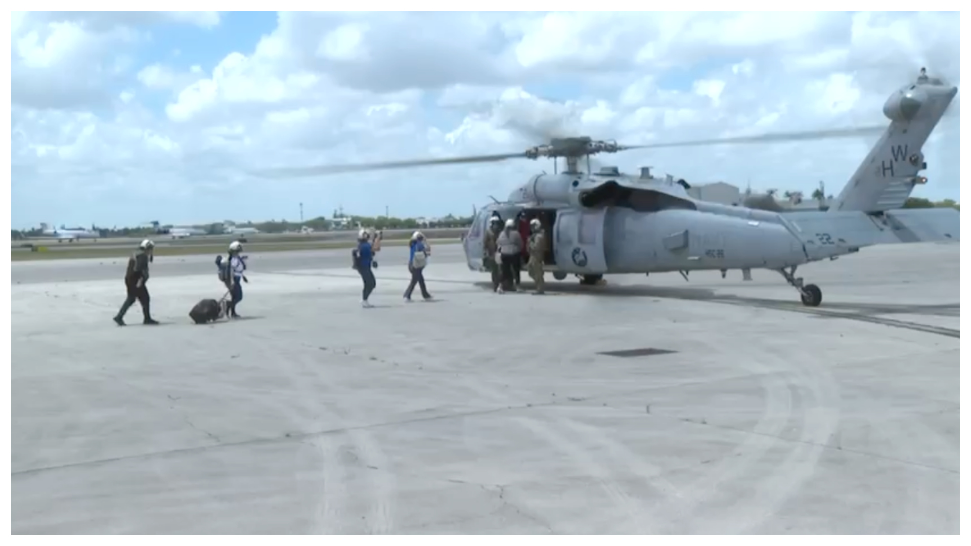 Semana Naval en Miami: equipo de Noticias 23 parte hacia el USS Bataan ...
