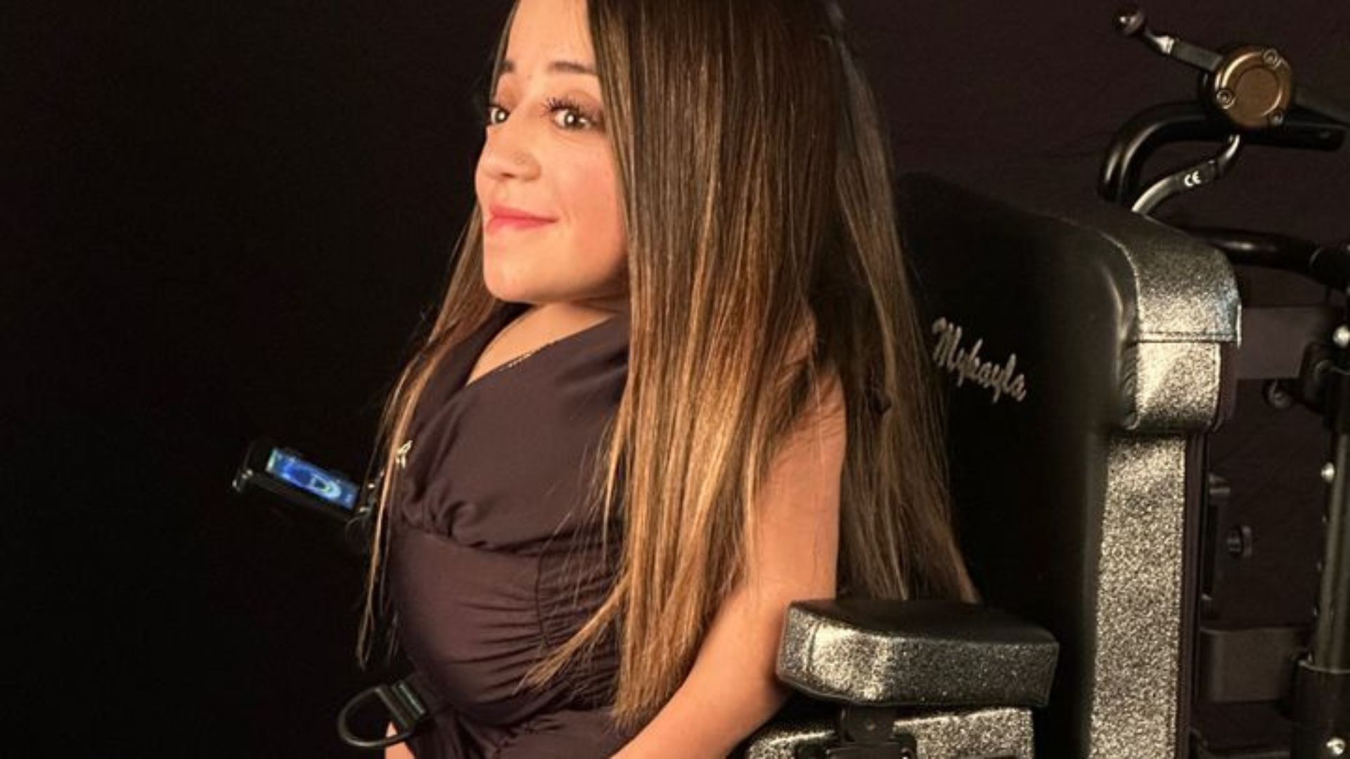 Mykayla Herrera busca recuperar su silla de ruedas que fue robada en ...