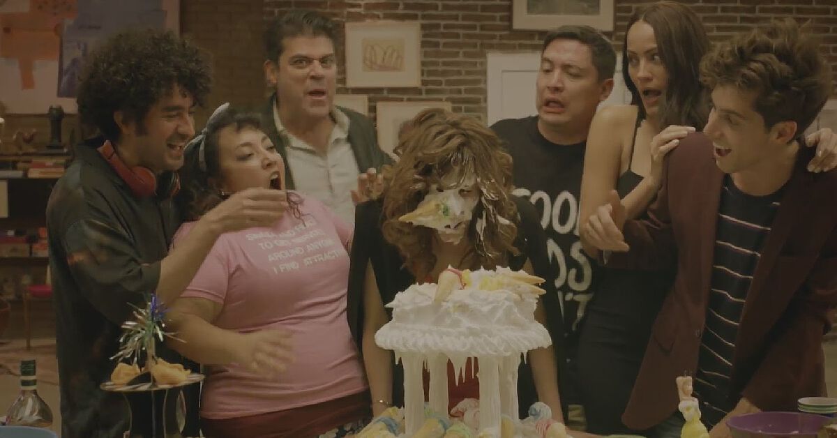 Brayan abraza muy cariñoso a Chío por su cumpleaños y la avienta al pastel | Shows Videos ...