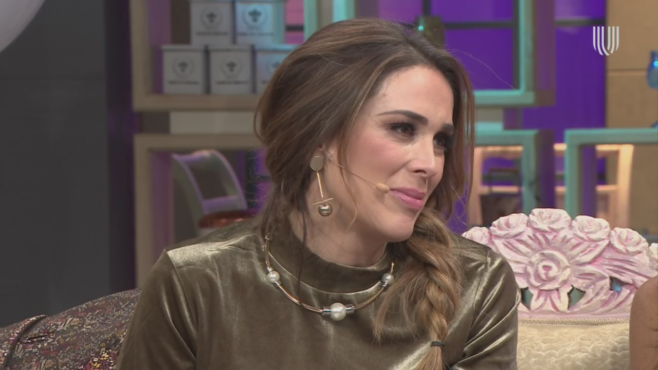 Jacqueline Bracamontes recibe hermosos mensajes de sus mejores amigas ...