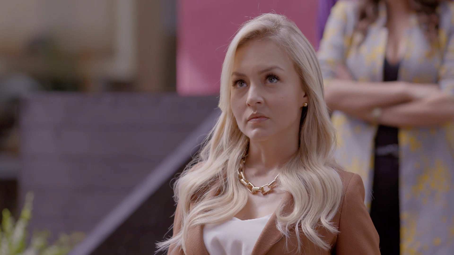 ¡El flamante regalo de Lucía Borges! | Shows Amar a muerte | Las Estrellas