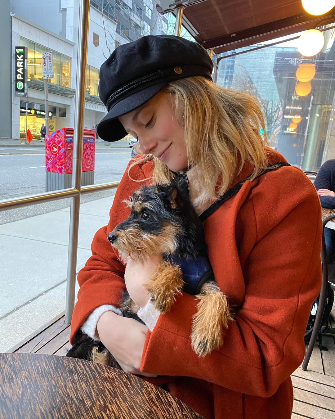 Lili Reinhart de Riverdale rompe en llanto al narrar el brutal ataque ...