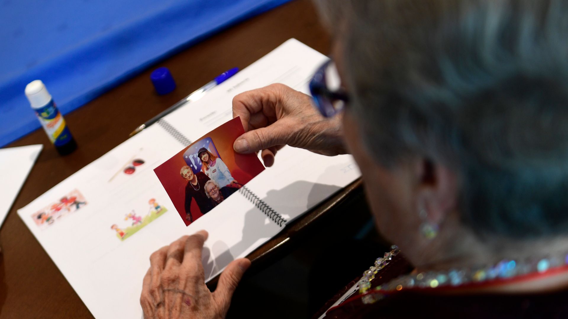 Preocupación por la prevalencia de demencia entre los adultos mayores ...