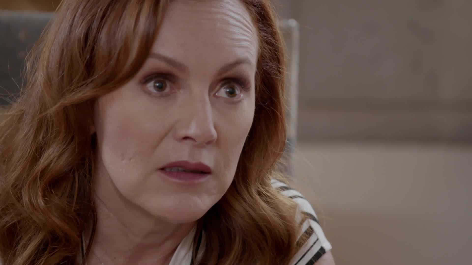 La Rosa de Guadalupe: La mamá de Miguel da indicaciones a Nadia, para ...