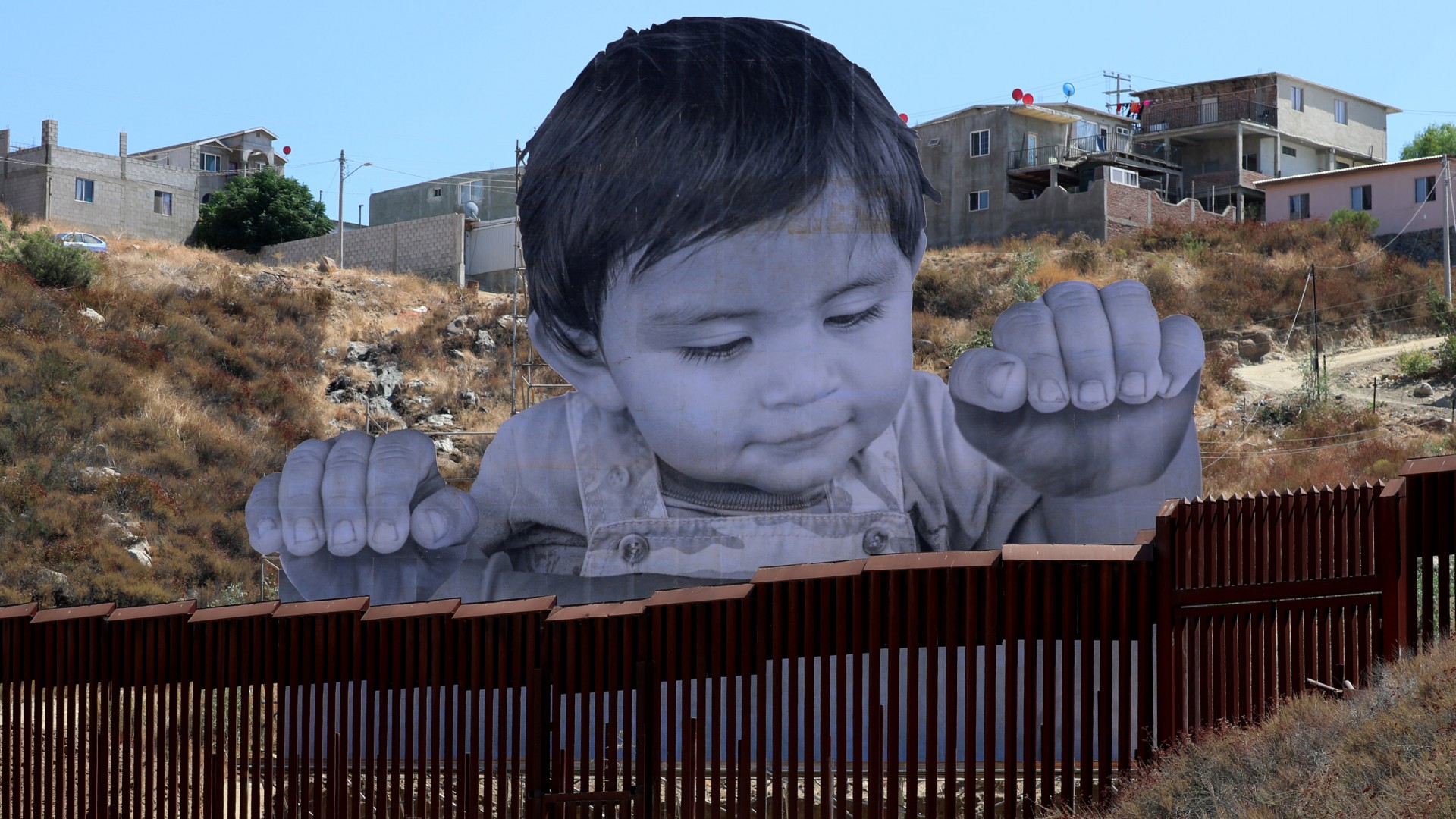 'Quiquito', el niño que observa a EEUU desde la valla fronteriza que lo ...