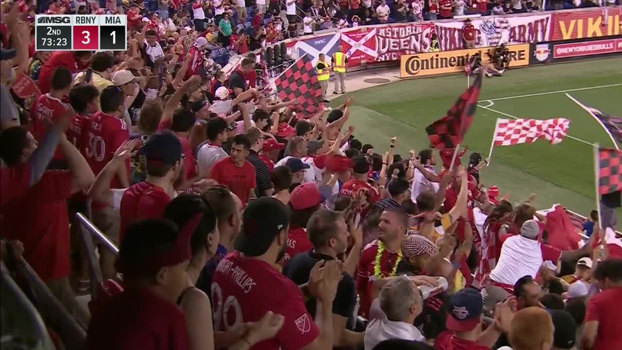 Caden Clark controla y define magistralmente para el tercero de Red ...