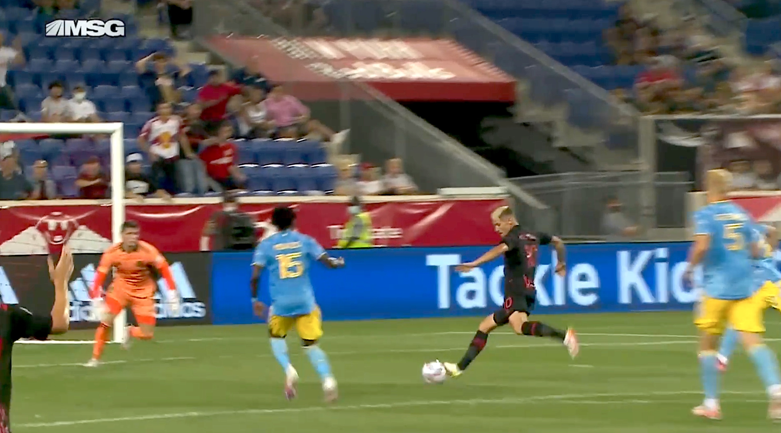 ¡Enorme! Matthew Freese salva su arco al atajar un mano a mano | TUDN ...