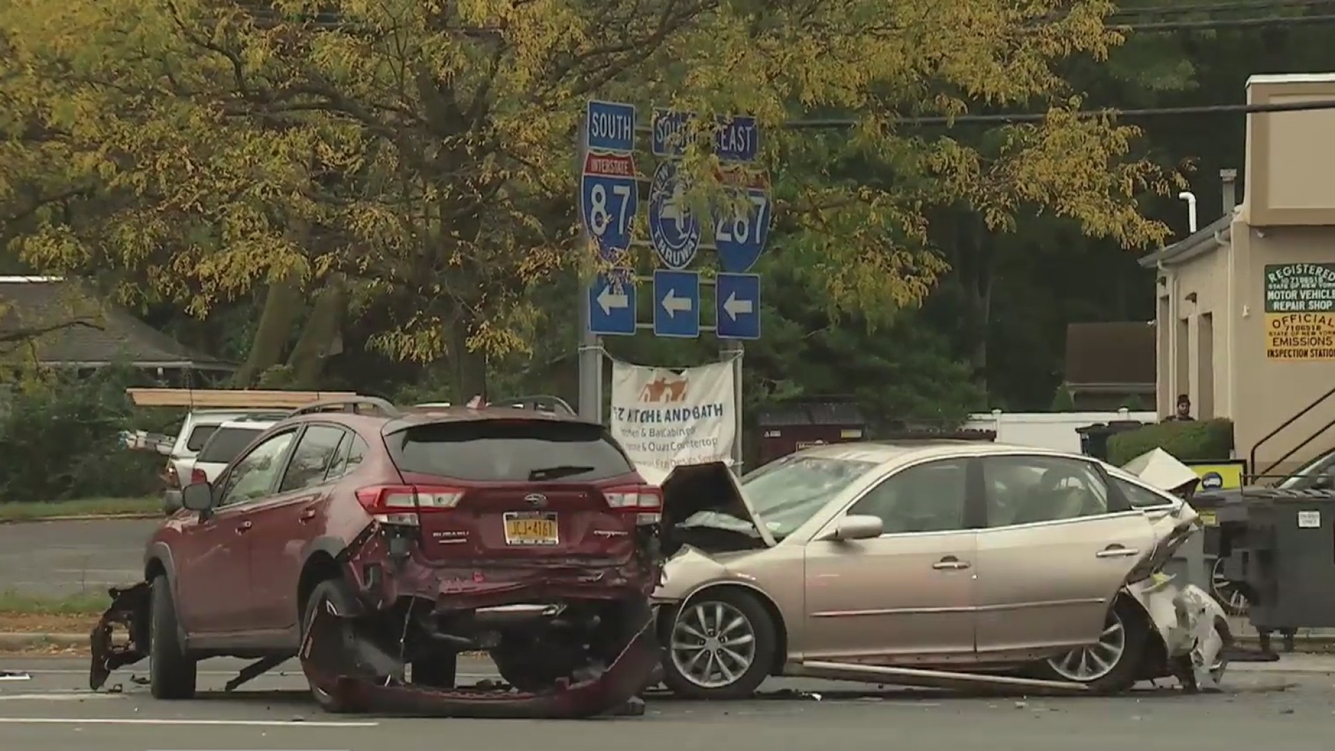 Estaban revisando los daños de un choque vehicular cuando fueron ...