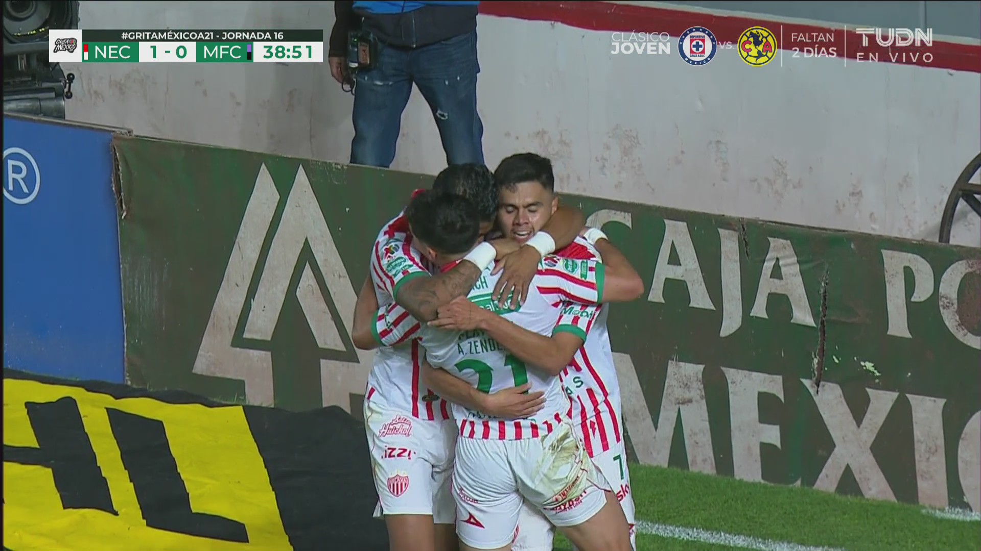 ¡Jugadón de Medina! Alan se escabulle en el área y Zendejas pone el 1-0 ...