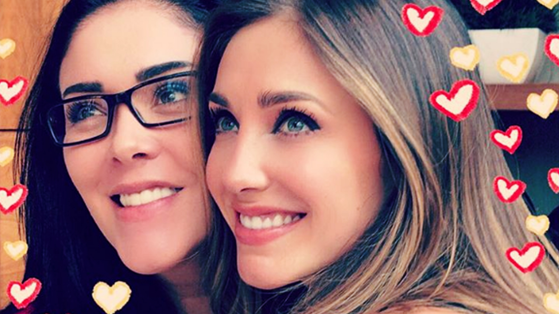 Anahí se para de cabeza haciendo yoga embarazada y su hermana Marichelo ...