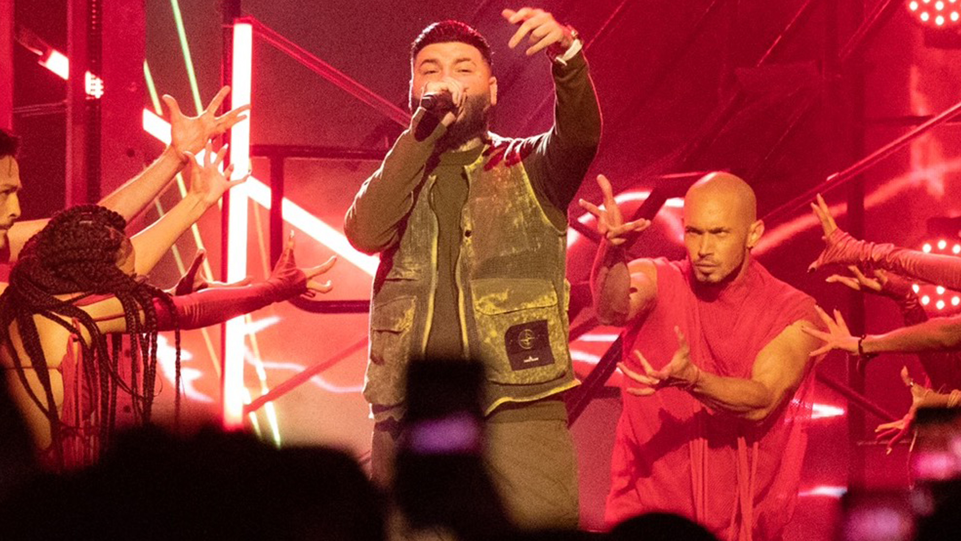 Farruko cuenta cómo busca impactar en sus conciertos tras su conversión ...