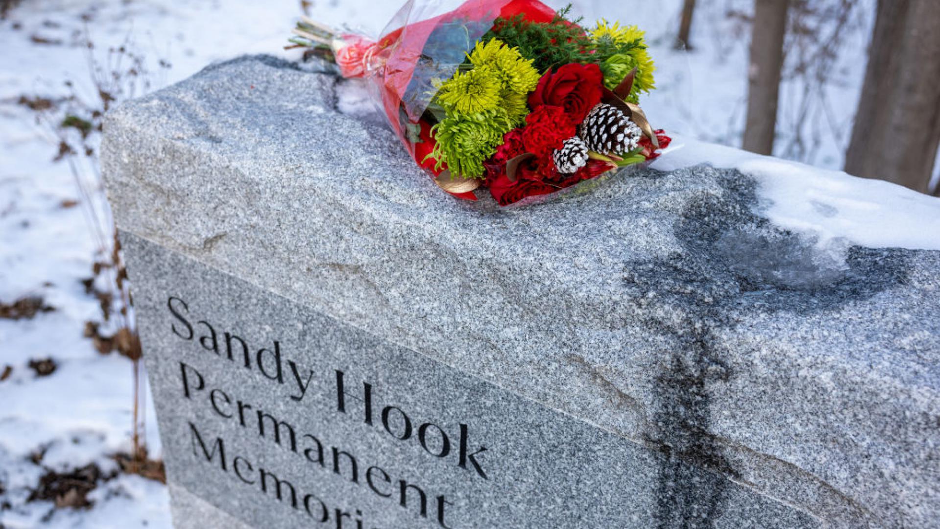 Se cumplen 10 años del tiroteo en Sandy Hook: sobrevivientes piden ...