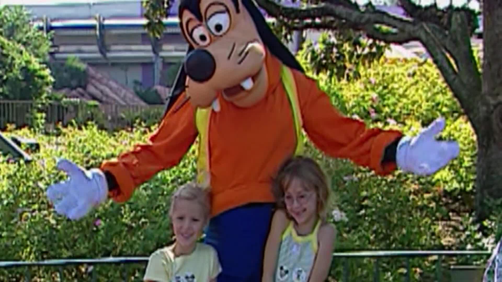 Disney te permitirá abrazar de nuevo a tus personajes favoritos ...