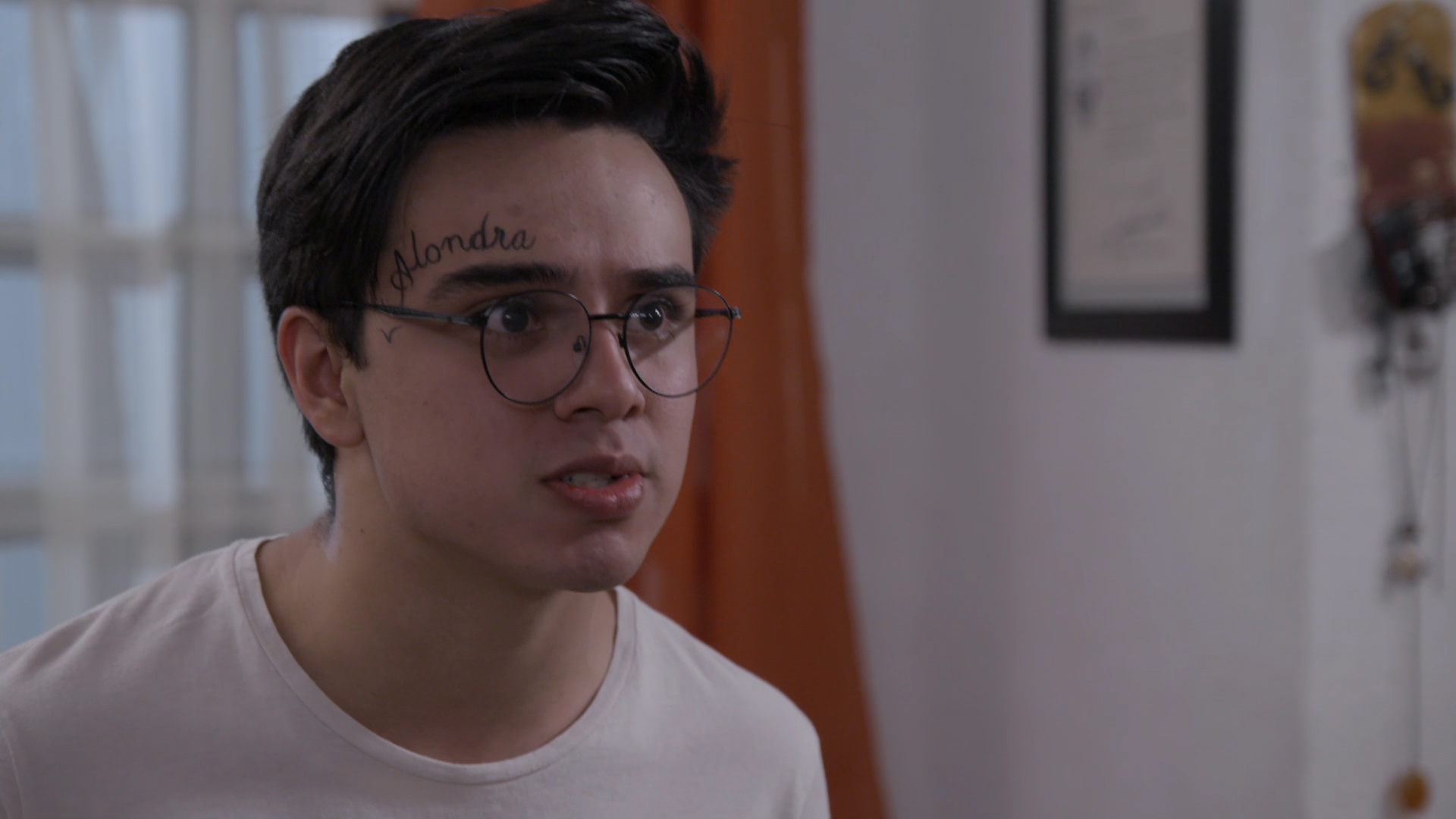 La Rosa de Guadalupe: Sebastián se tatúa la cara y así reaccionó su ...