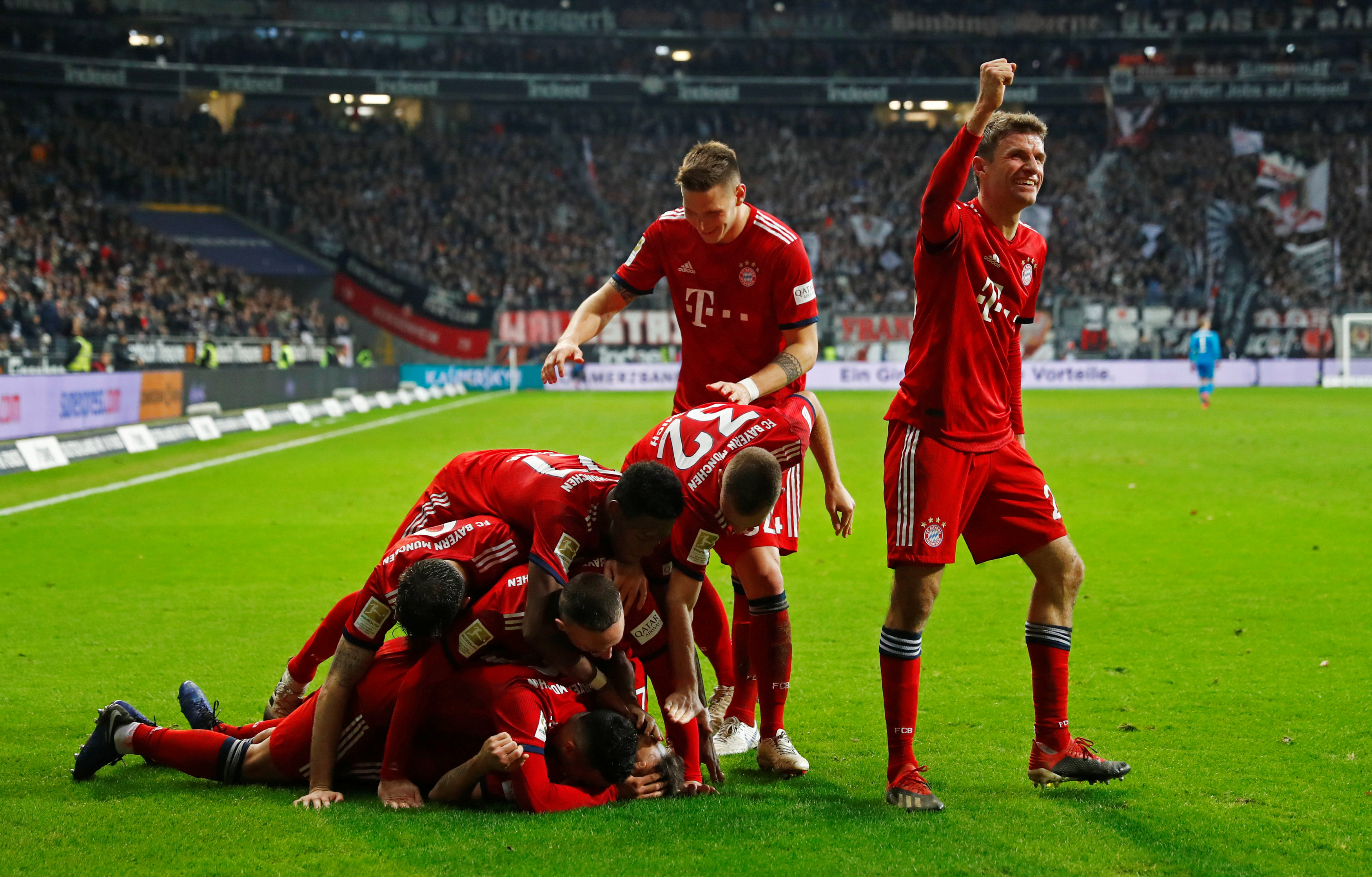 En fotos: Bayern Munich supera 3-0 al Eintracht Frankfurt y se trepa al ...