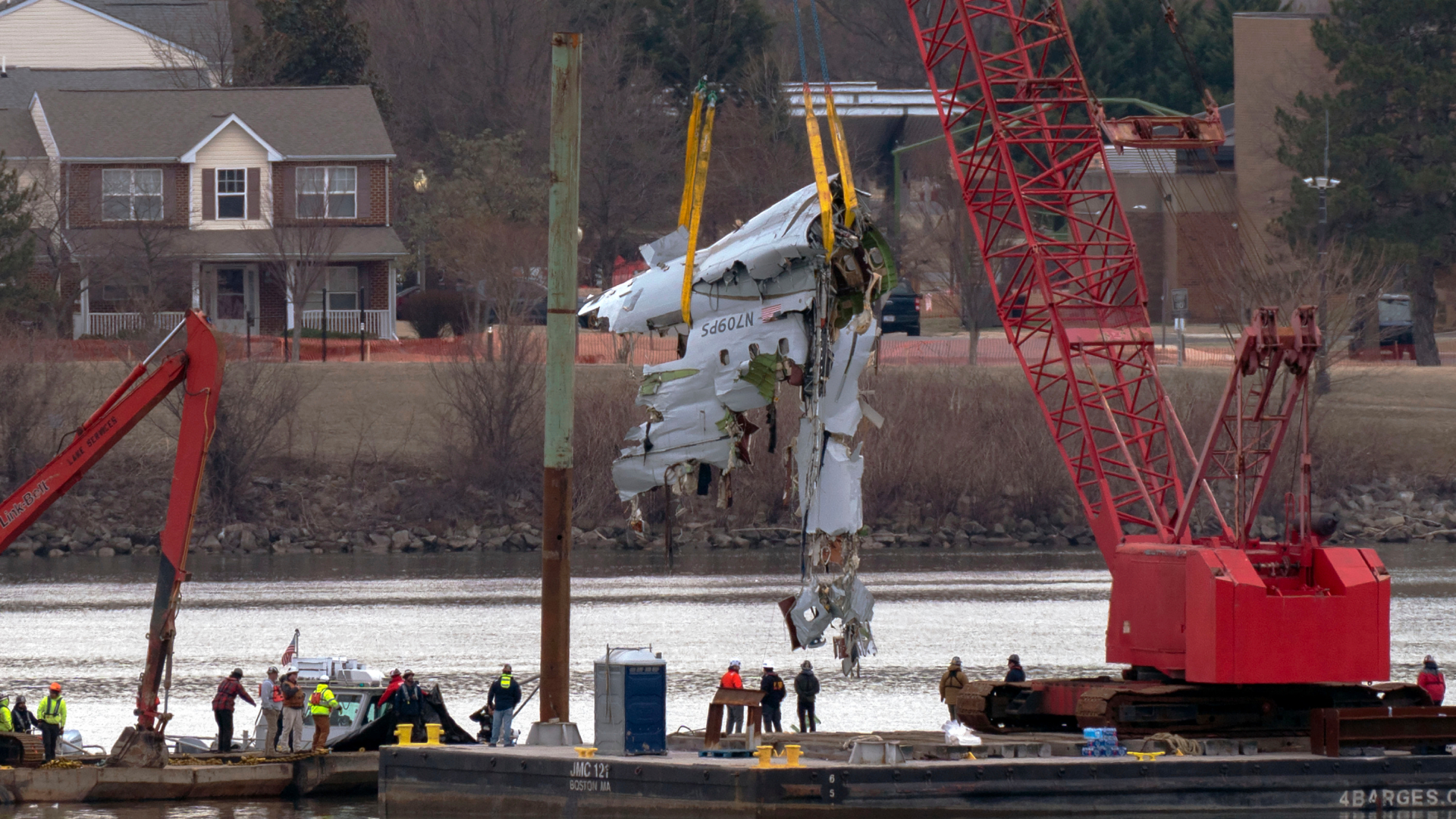 Helicóptero militar que chocó avión en Potomac River no escuchó ...