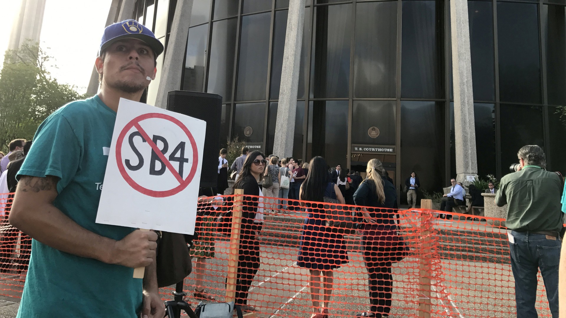 ¿Qué significa el bloqueo temporal de la ley SB4 en Texas? | Shows ...