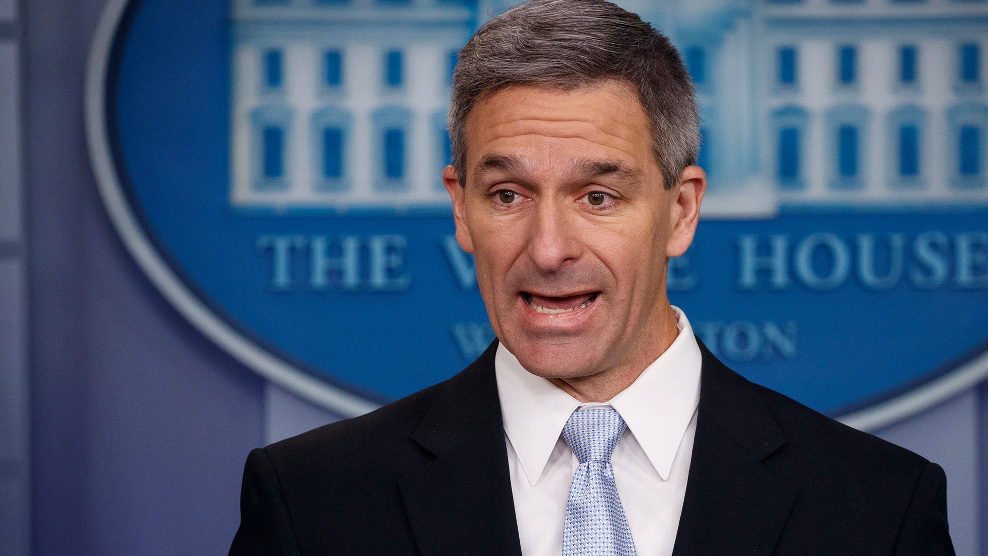 El poema de la Estatua de la Libertad que el director de USCIS cambió ...