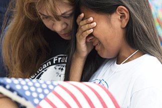 Tristeza y desolación en inmigrantes que quedaron fuera de la acción ...