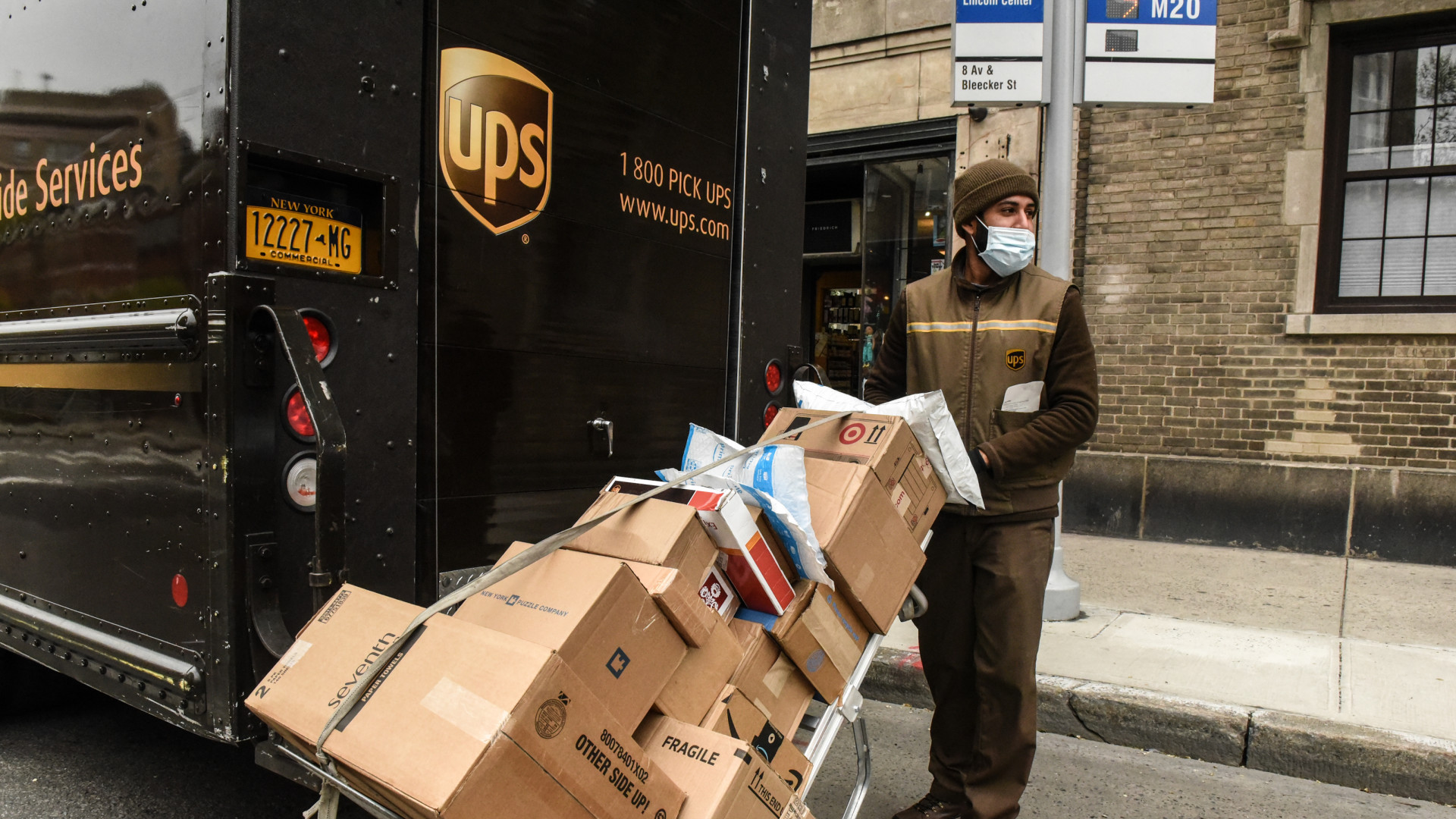 UPS anuncia la contratacion de 100,000 empleados para la época de ...