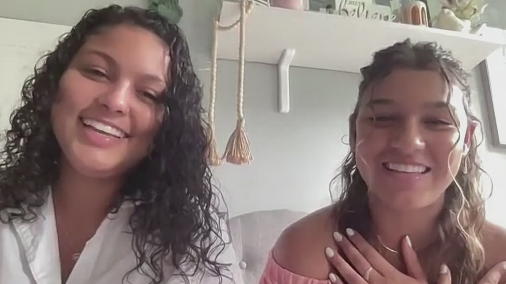 Dos hermanas hispanas de Connecticut escuchan el corazón de su papá cuatro años después de su ...