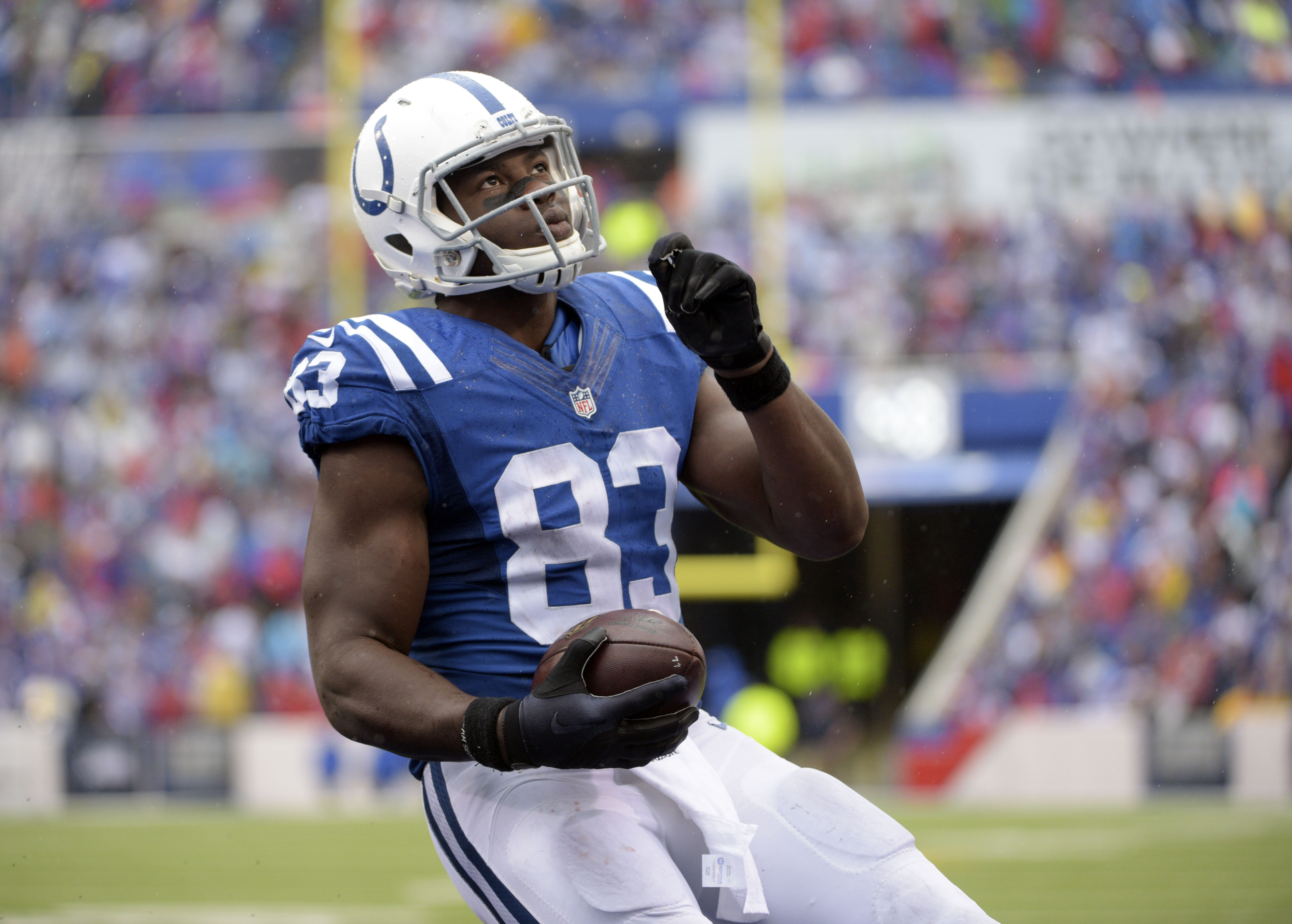 Los Patriots consiguen al ala cerrada Dwayne Allen a cambio de una ...