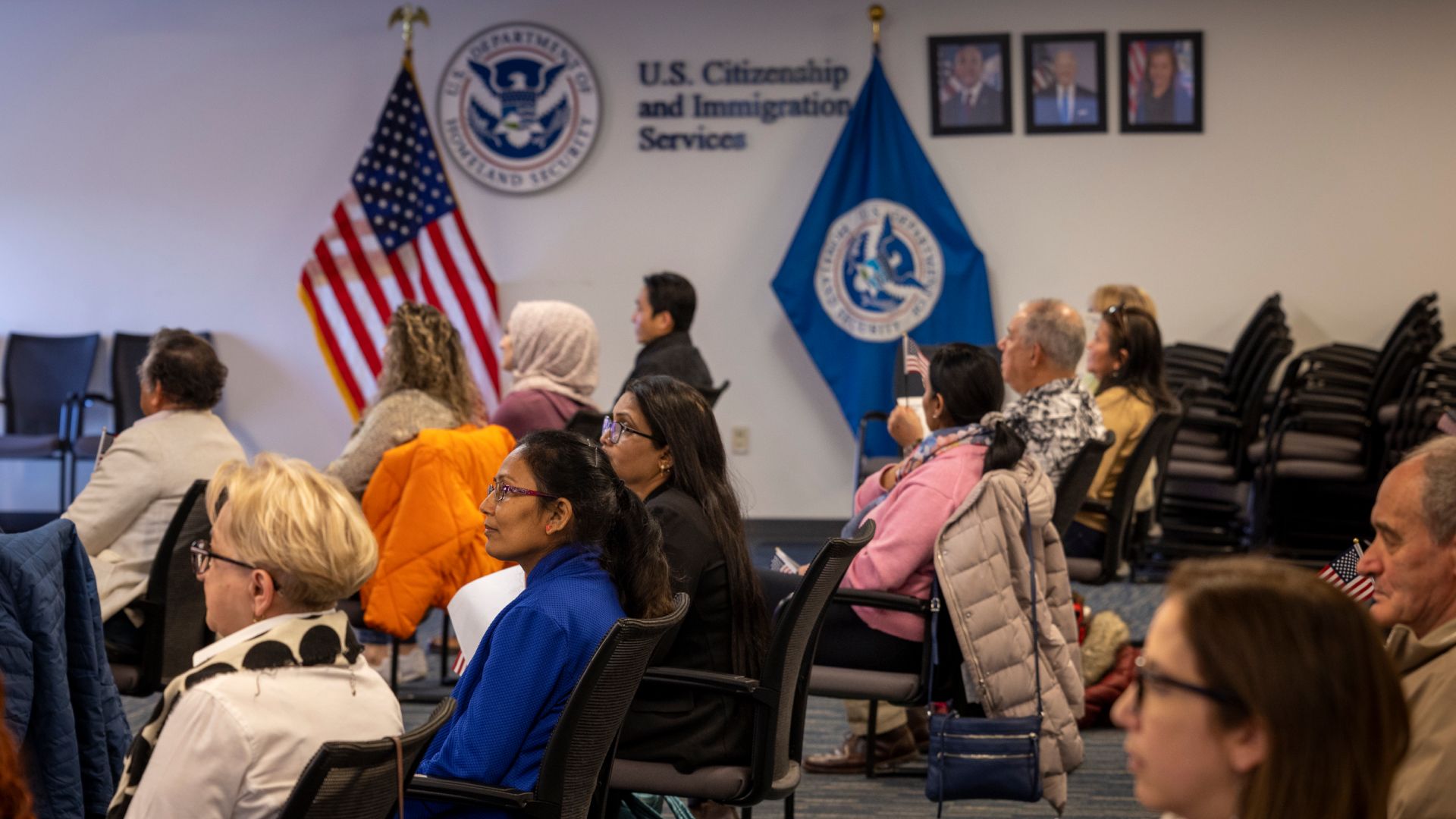 USCIS anuncia una extensión en todos los trámites migratorios que estén ...