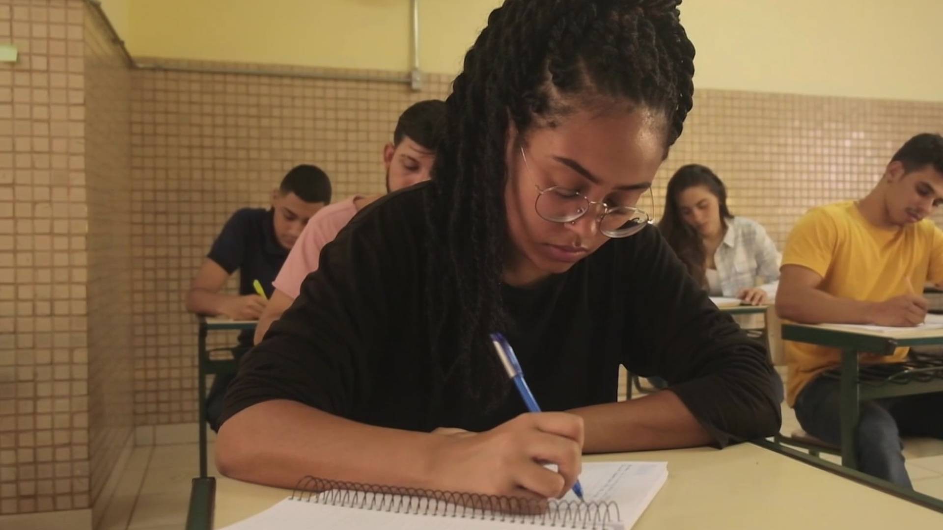 Requisitos para aplicar a esta becas para estudios universitarios | Video | Univision 23 Dallas ...