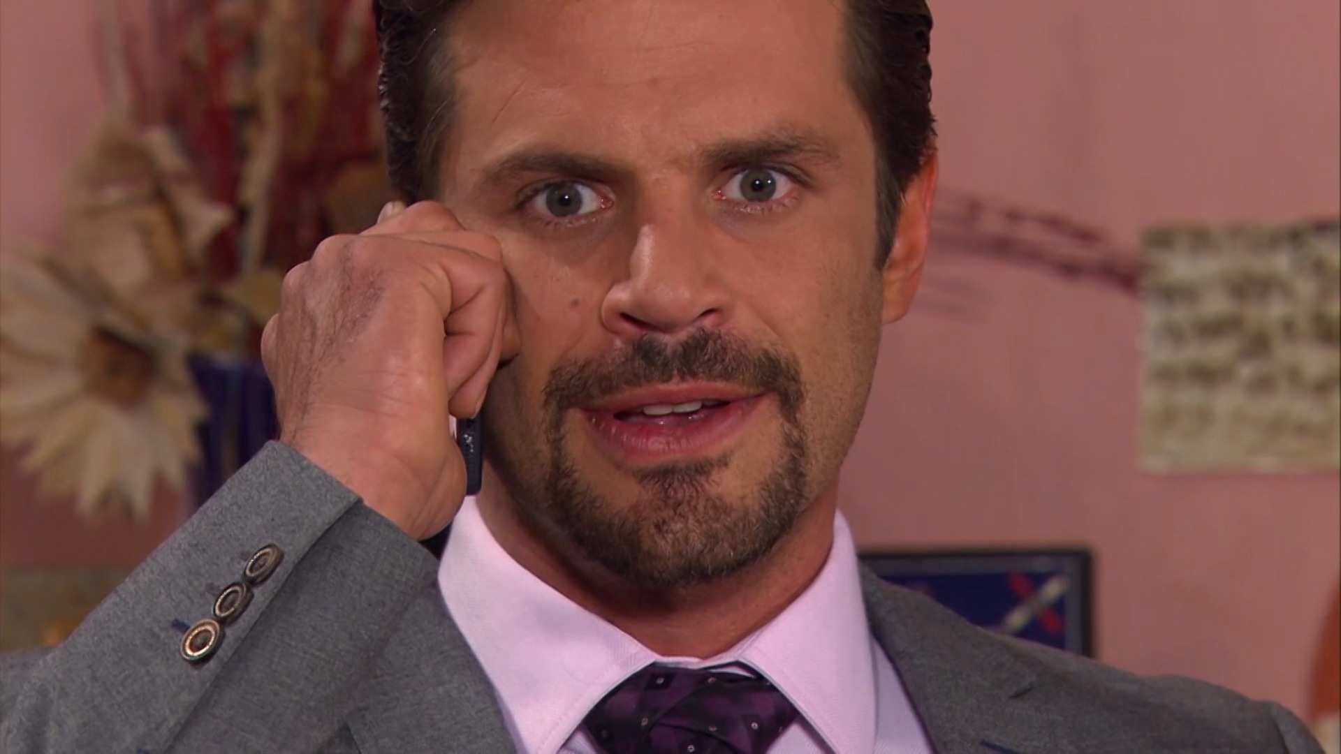 C84: "Alejo, soy yo, tu primo Miguel Ángel" | Shows Qué pobres tan ...