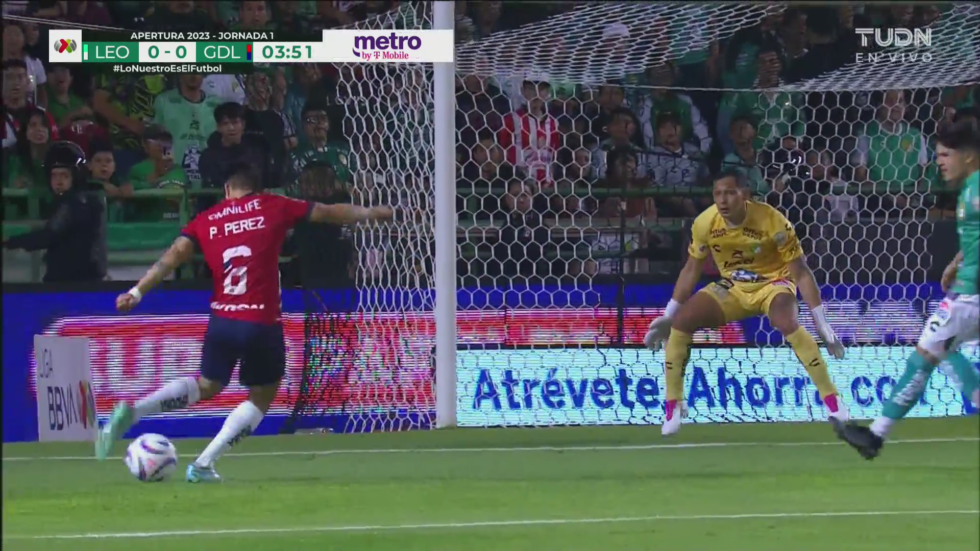 ¡Le pega mal! Pavel tuvo la primera del juego para Chivas | TUDN Liga ...