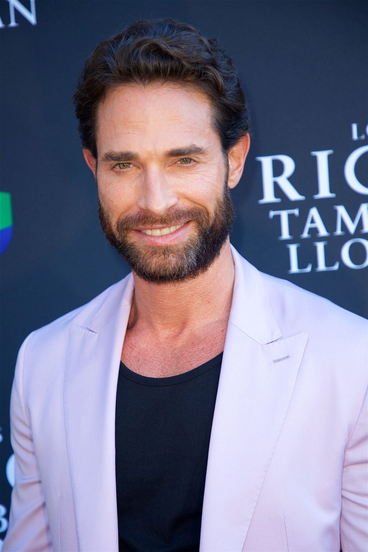 Sebastián Rulli impresiona con look de caricatura, ¡luce irreconocible ...