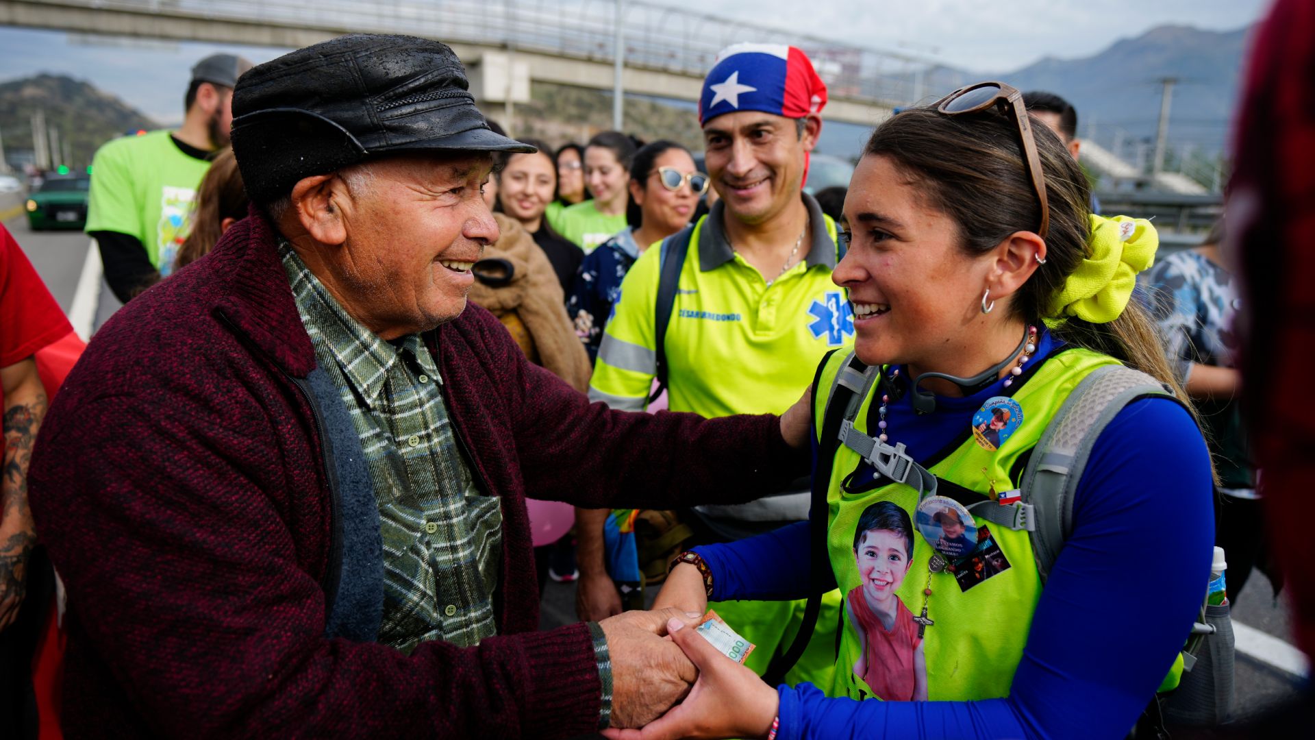 Madre camina cientos de kilómetros en Chile para salvar a su hijo que ...