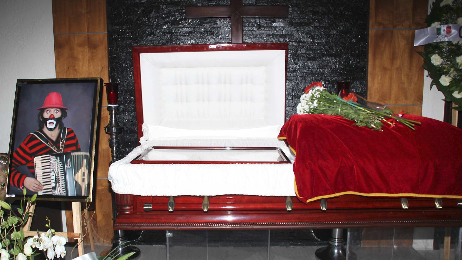 Antes de ser cremado, Cepillín recibe el último adiós al ritmo de ‘La ...